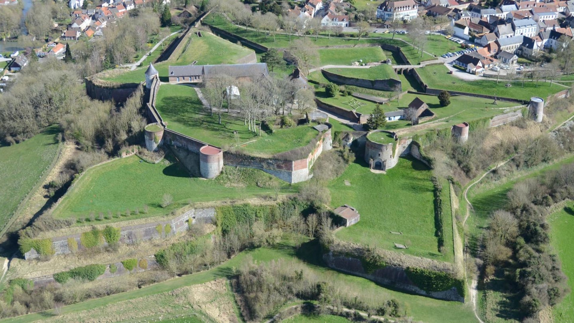 {ESCAPADE} Balade à Montreuil-sur-Mer ... - Ça drache en Nord